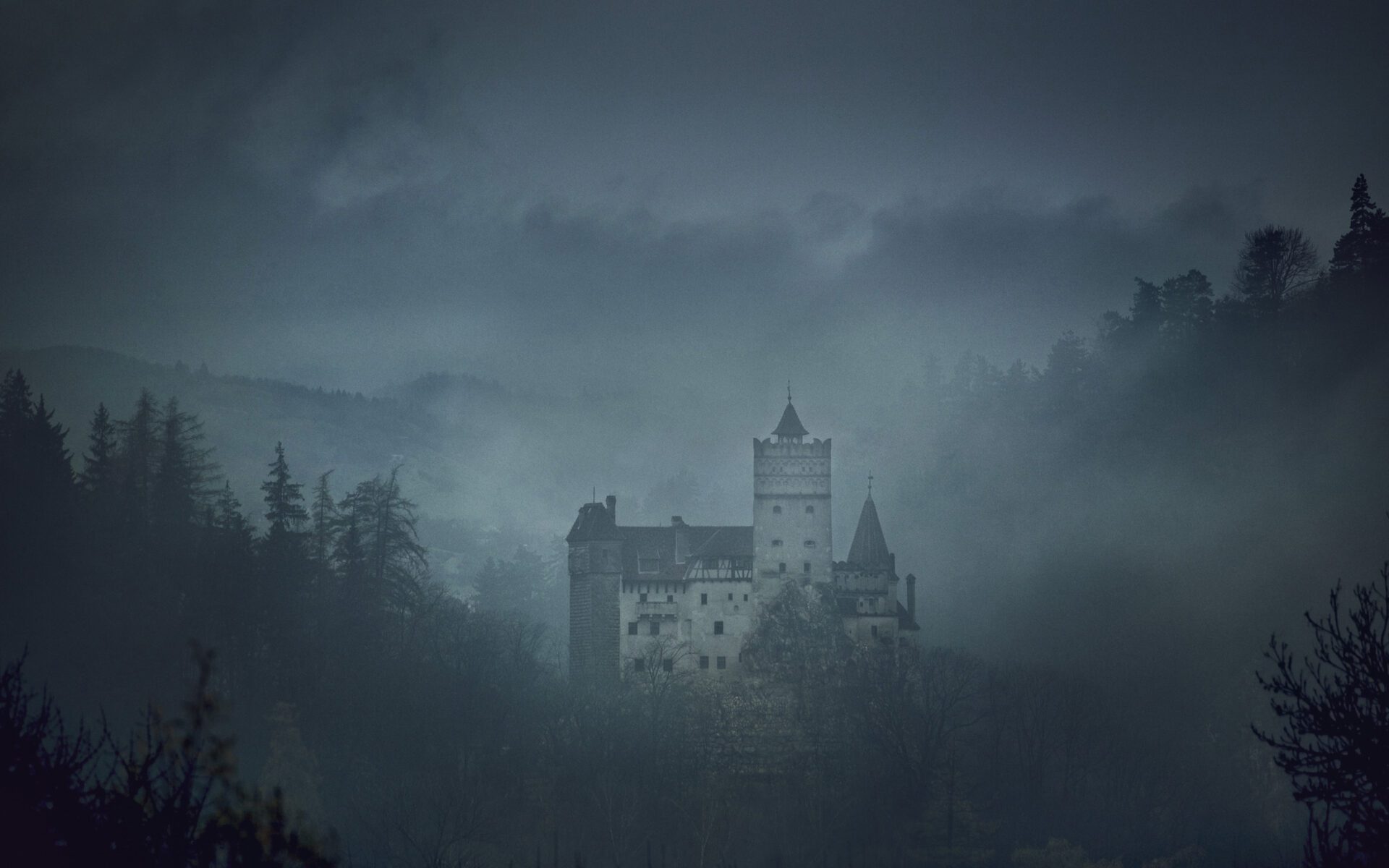 Dracula's Castle - The Infamous Bran Castle's History and Legends